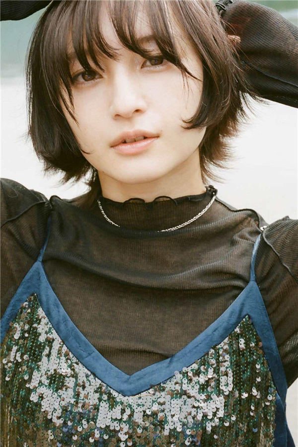 萩原实里写真集《resonance》高清全本[72P] 清晰度：1300*1900 / 大小：16M -猩猩智库 - 提供高质量日系写真