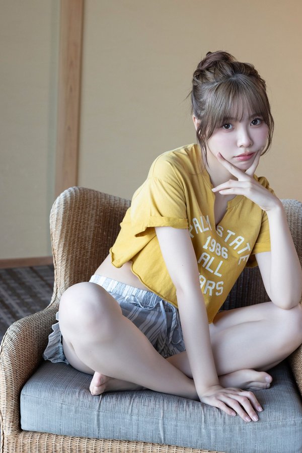 Liyuu写真集《見つめて、恋して。》高清全本[54P]「清晰度：1500*2117/大小：16M」-猩猩智库 - 提供高质量日系写真